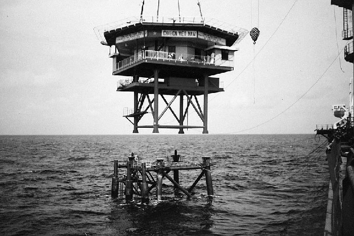DK1 rig has a landmark of Vietnam sovereignty