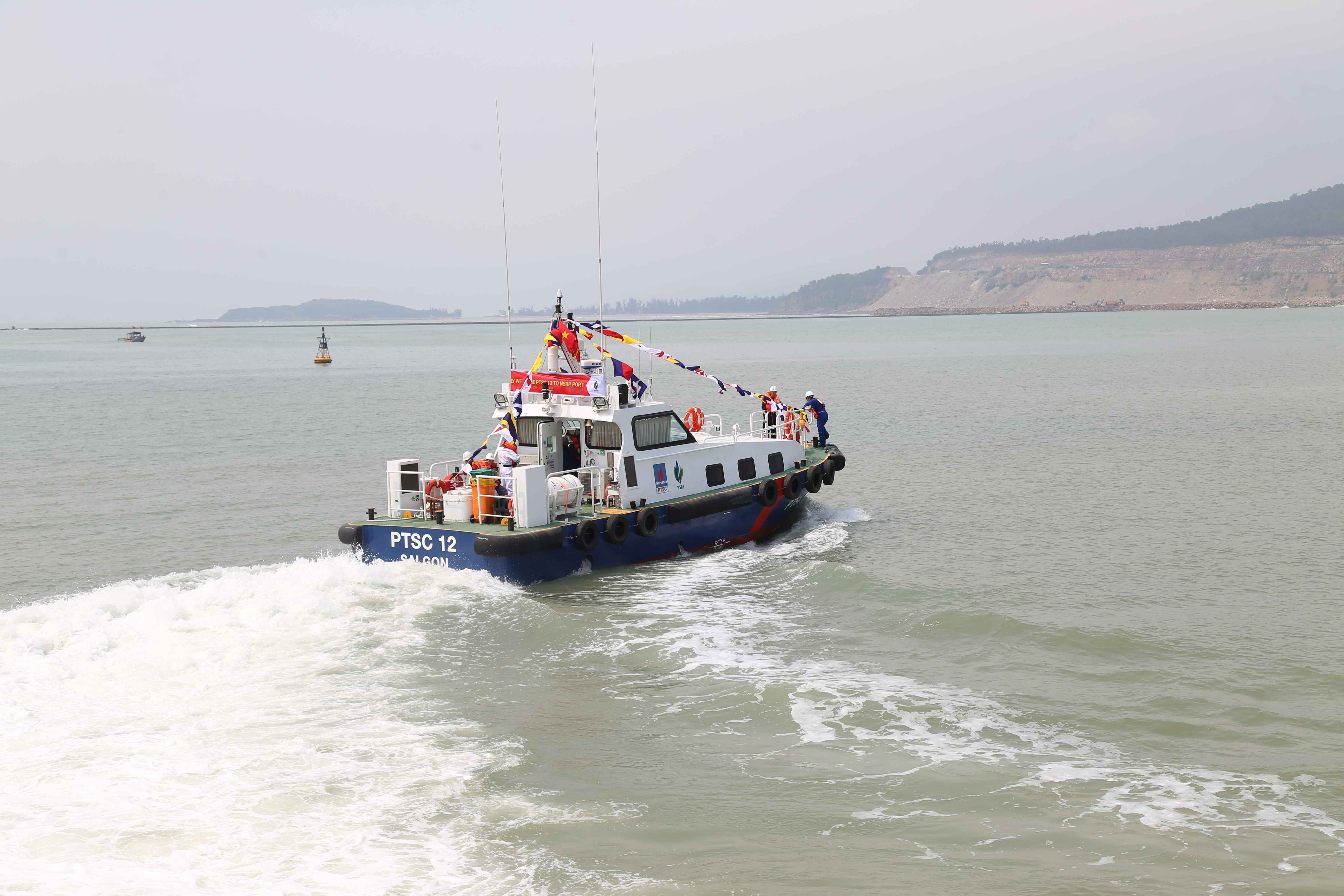 Transporting and launching PTSC 12 (Speed Crew Boat) safely at PTSC ...